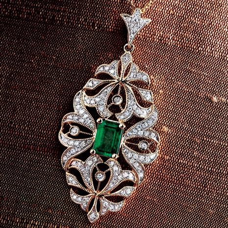 14k Gold White Diamond & Emerald Necklace | Vindu